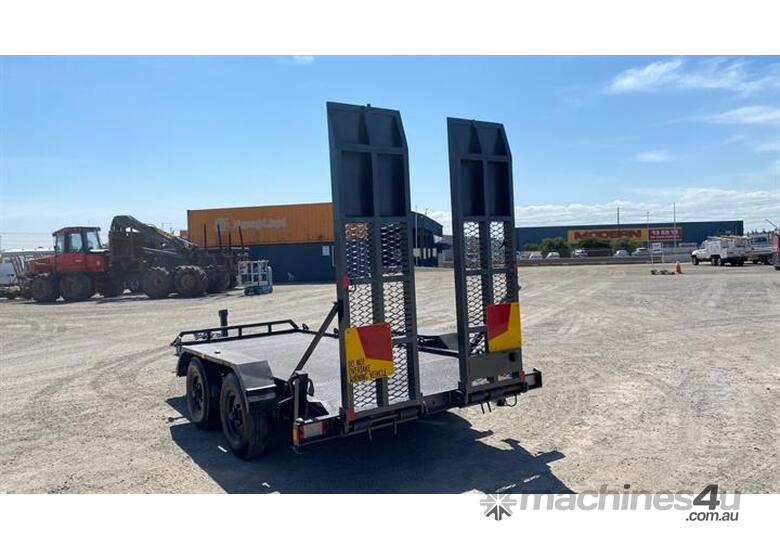 Buy Used rollins Rollins Beavertail Trailers in , - Listed on Machines4u