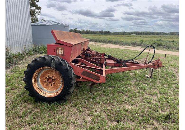 Used INTERNATIONAL COMBINE PLANTER (1057698) - Listed on Machines4u
