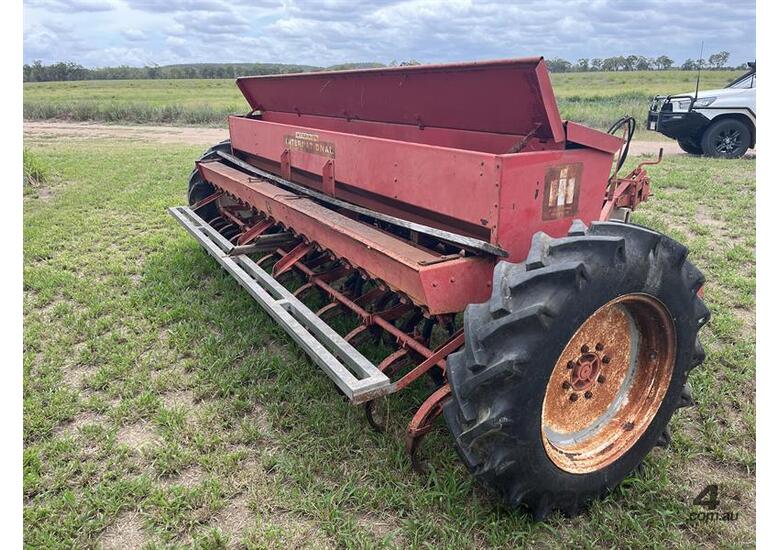 Used INTERNATIONAL COMBINE PLANTER (1057698) - Listed on Machines4u