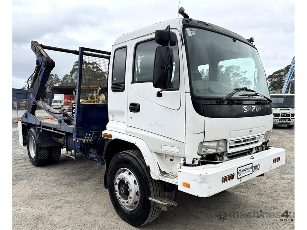 Buy Used 2000 Isuzu 2000 ISUZU FY FVR900T SKIP BIN LOADER Trucks ...
