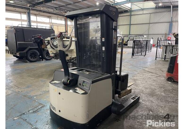Used Crown Crown SHR5540 Counterbalance Forklifts in , - Listed on ...