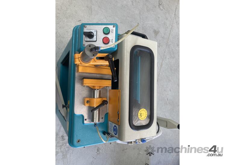 Used 2009 luna Luna KM211P Manual End Milling Machine Milling Machine ...