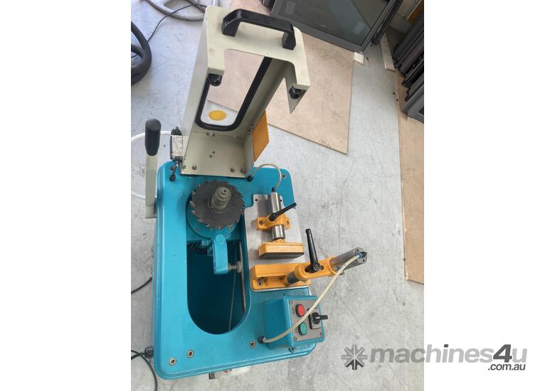 Used 2009 luna Luna KM211P Manual End Milling Machine Milling Machine ...