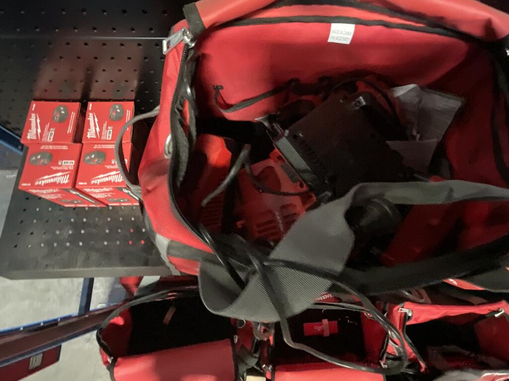 Used Miscellaneous Contents On Shelves Only (1098399)